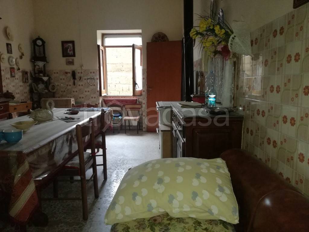 Casa Indipendente in vendita a Caiazzo via Laura De Simone