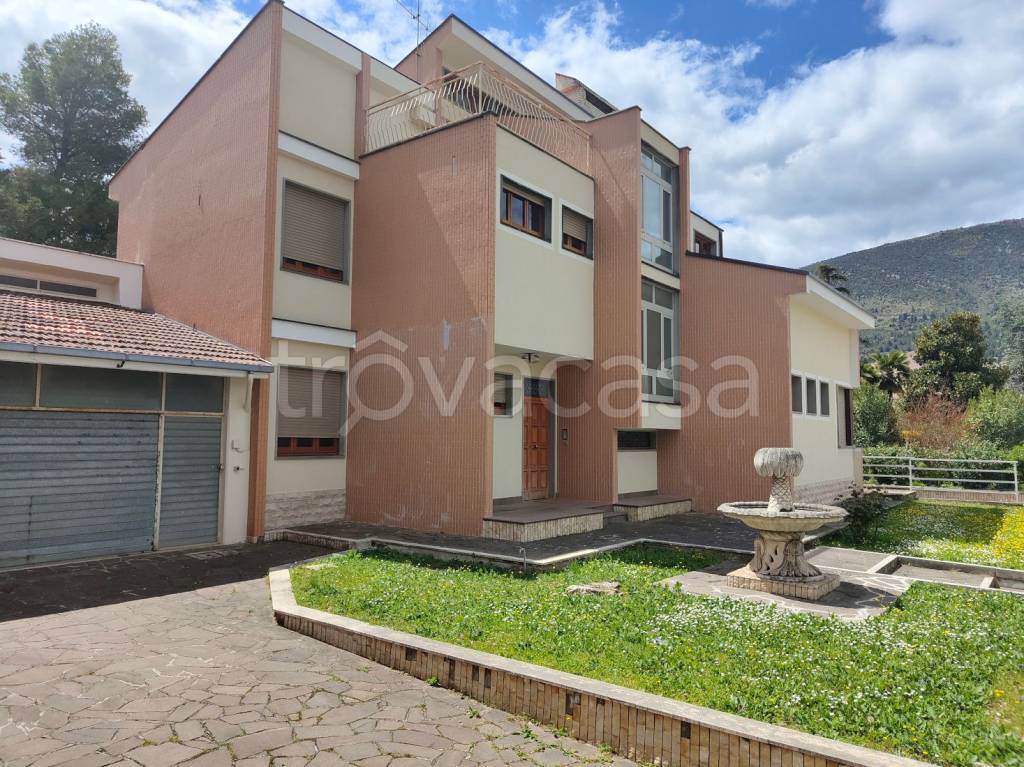 Villa in vendita a Raiano via 4 Novembre, 9
