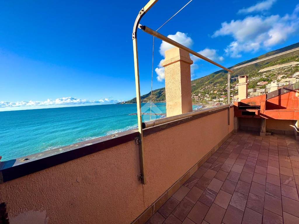 Attico in vendita a Ospedaletti via XX Settembre, 39