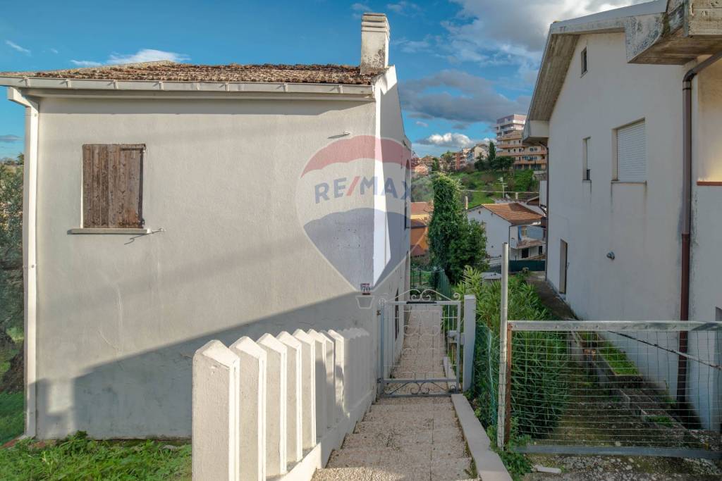 Casa Indipendente in vendita a Pianella via Borgo Carmine, 68
