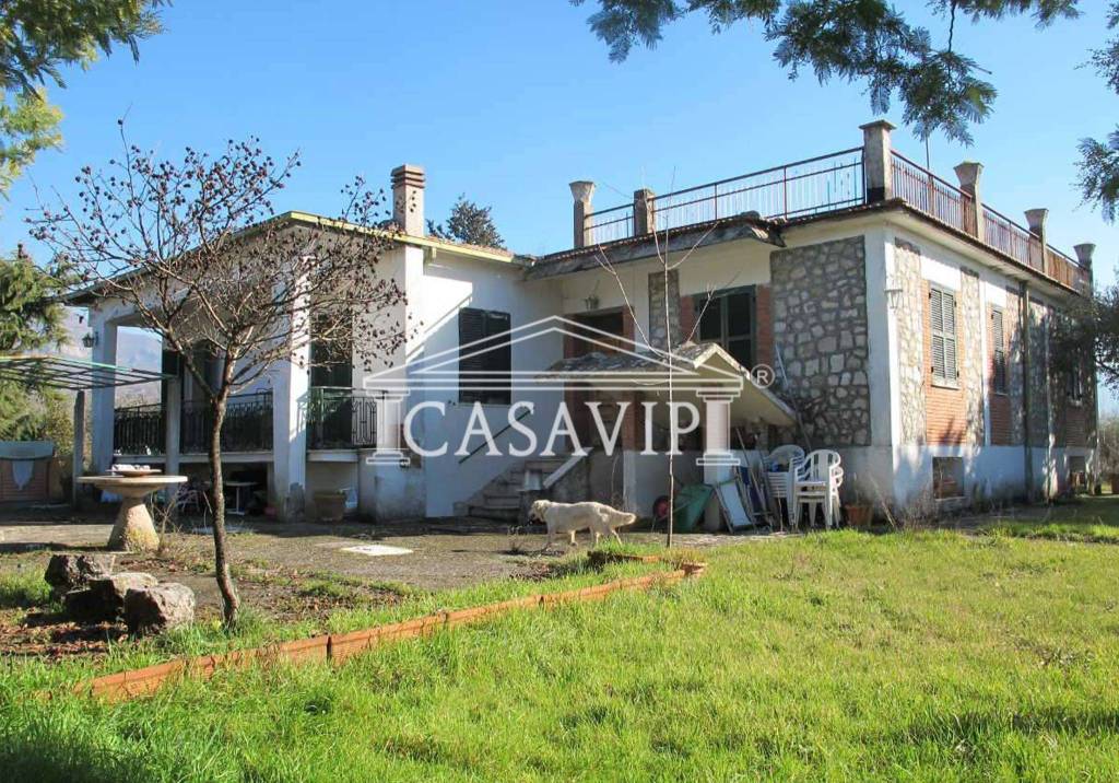 Villa in vendita a Vico nel Lazio contrada Colle