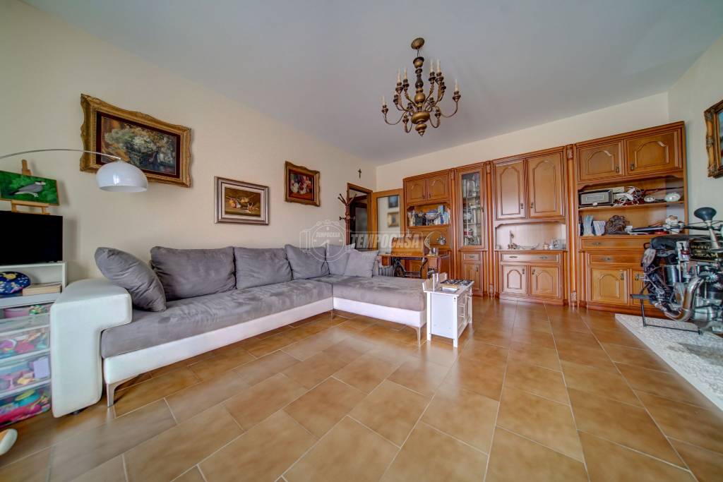 Appartamento in vendita a Oleggio via Palanchina