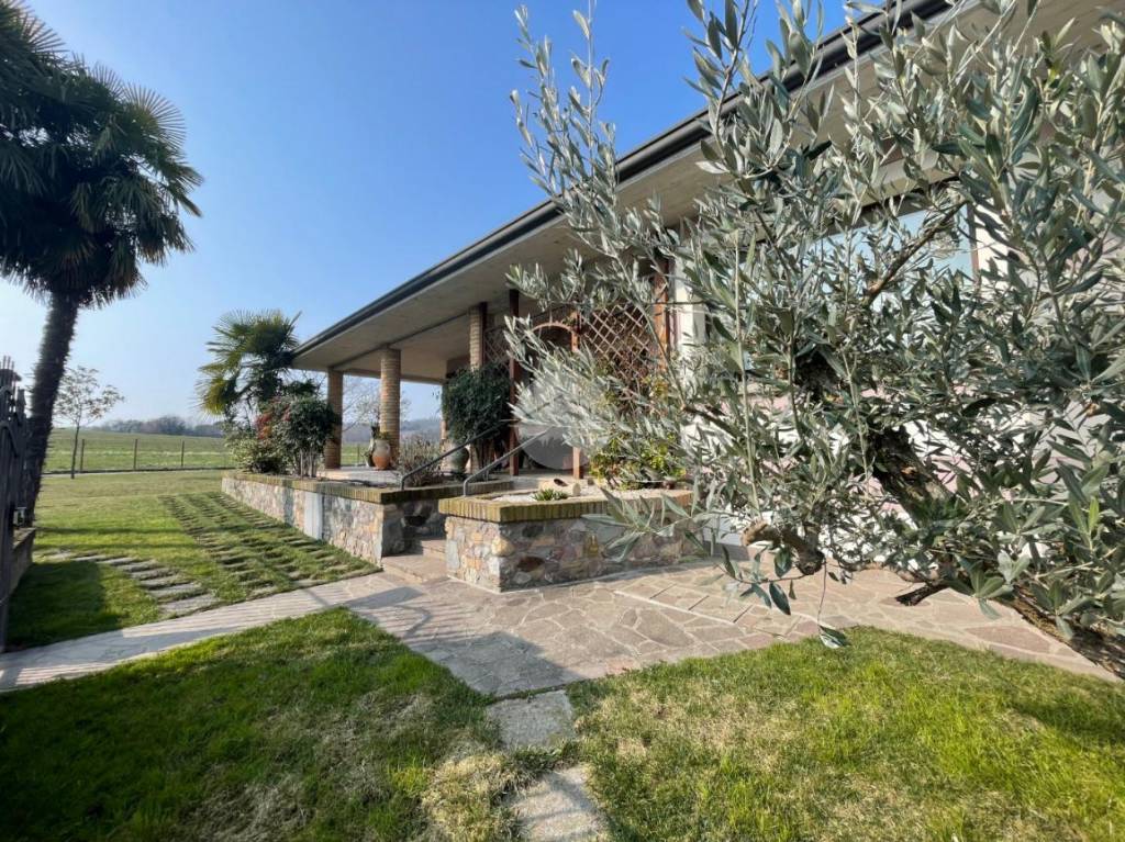 Villa in vendita ad Adro