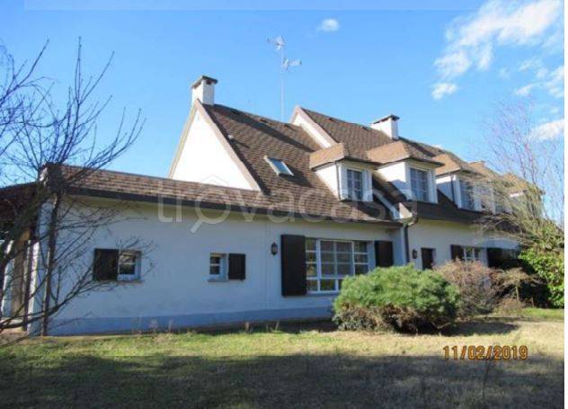 Villa all'asta a Dorno via Teresio Olivelli, 38