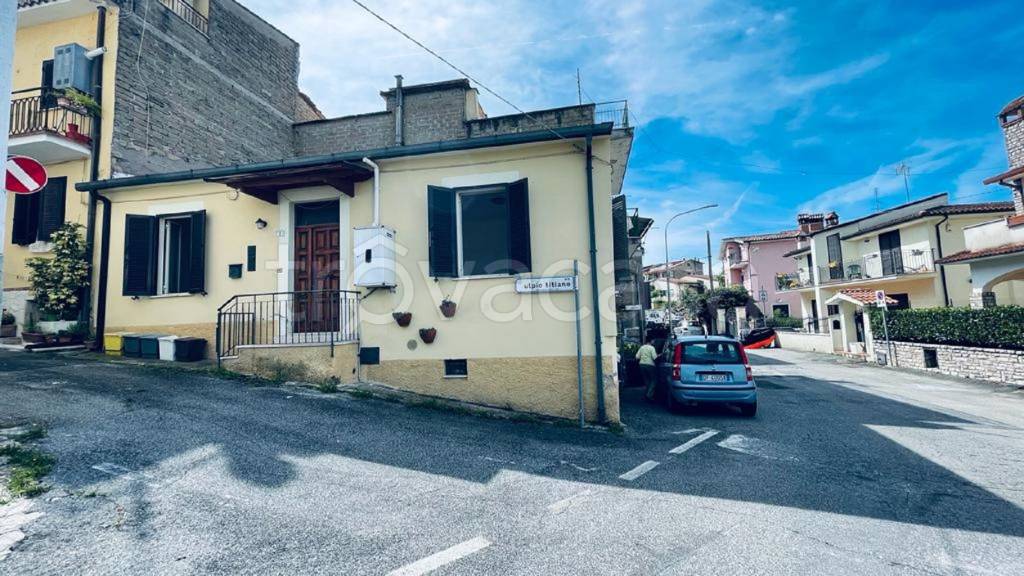 Appartamento in vendita a Fara in Sabina via Roma