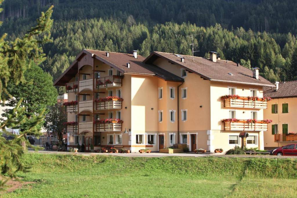 Intero Stabile in vendita a Cavalese strada Provinciale di Fiemme