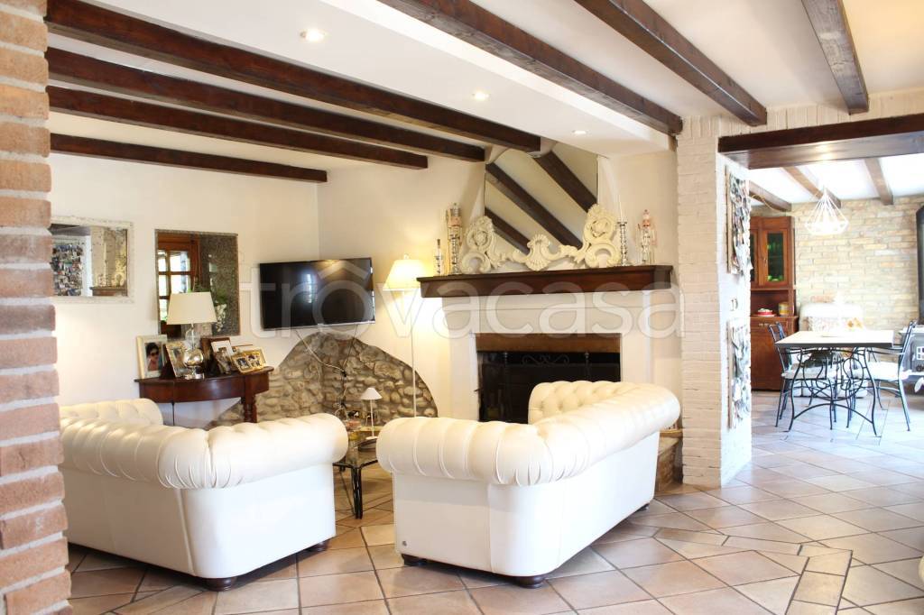 Casale in vendita a Colonnella