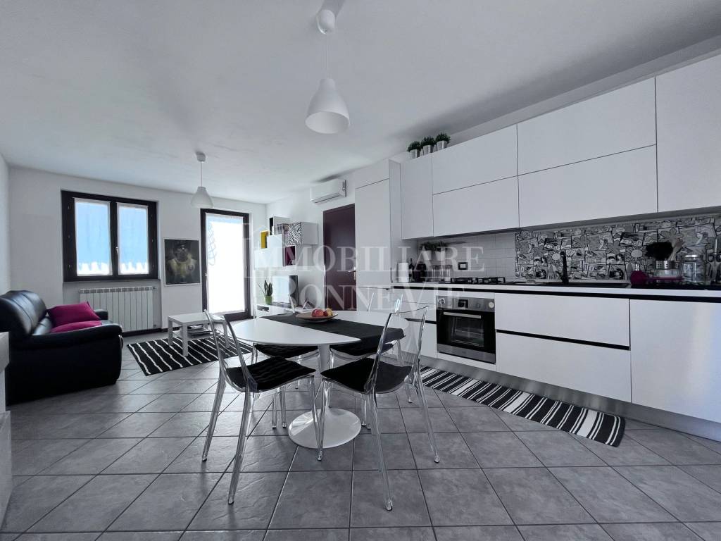 Appartamento in vendita a Binago via Cappelletta