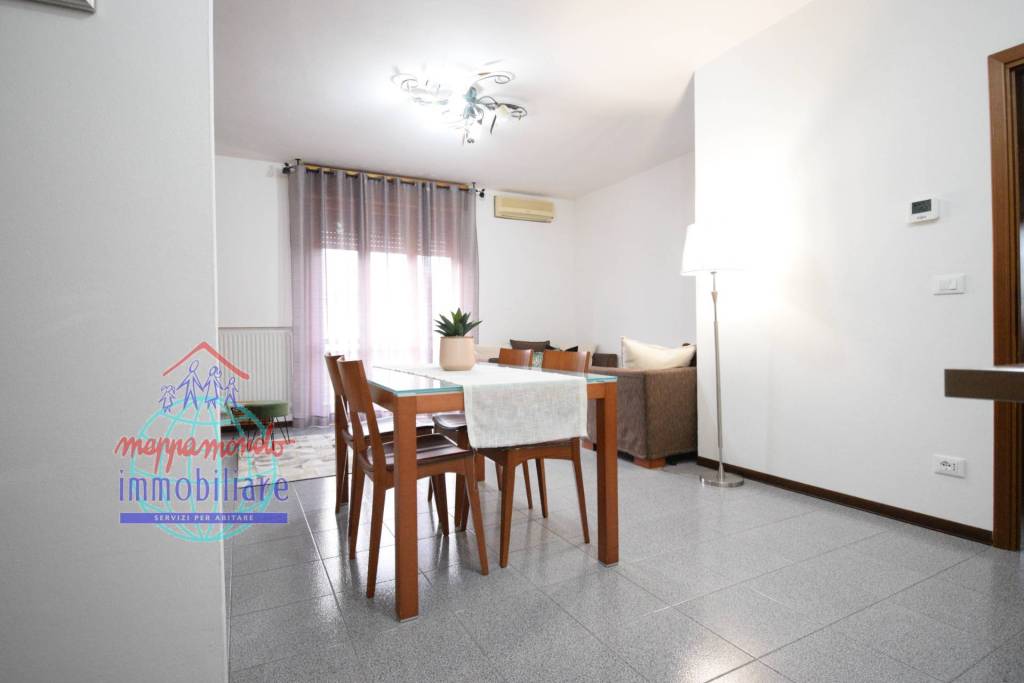 Appartamento in vendita a Cento via torquato tasso