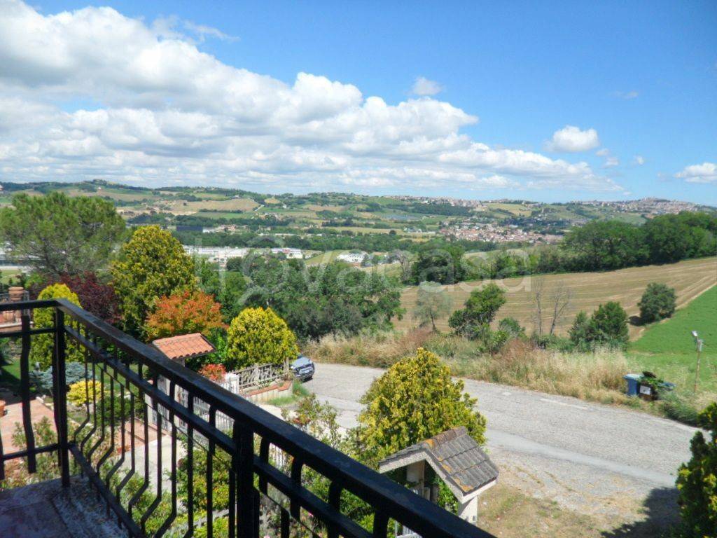 Villa a Schiera in in vendita da privato a Fermo contrada Monte Pacini