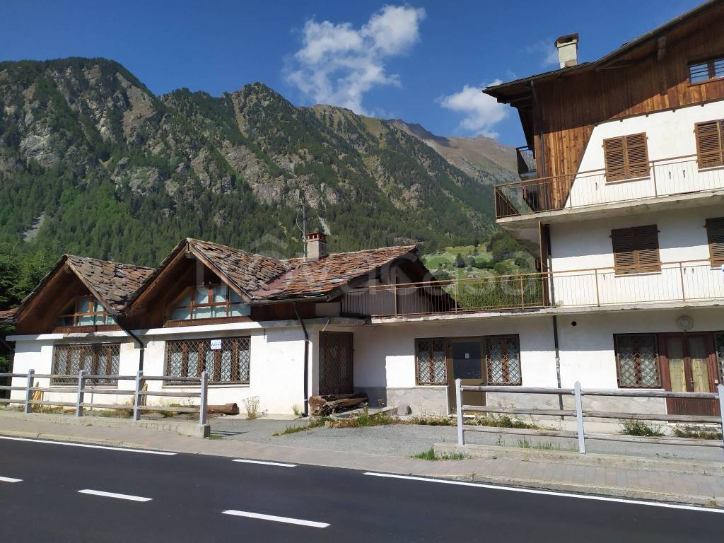 Intero Stabile in vendita a Brusson