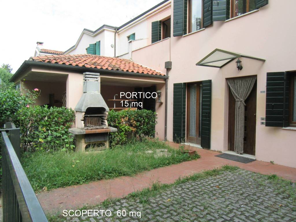 Casa Indipendente in vendita a Padova via Enrico Bernardi