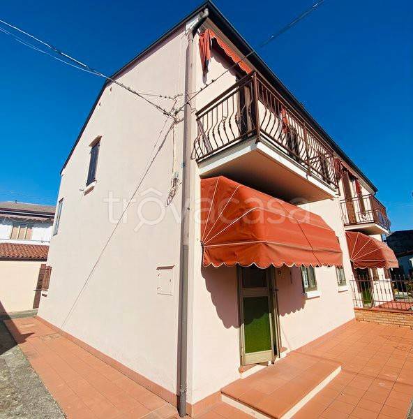 Villa Bifamiliare in vendita a Bondeno via Antonio Pironi