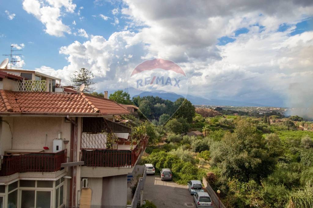 Appartamento in vendita ad Aci Catena via Vampolieri, 8