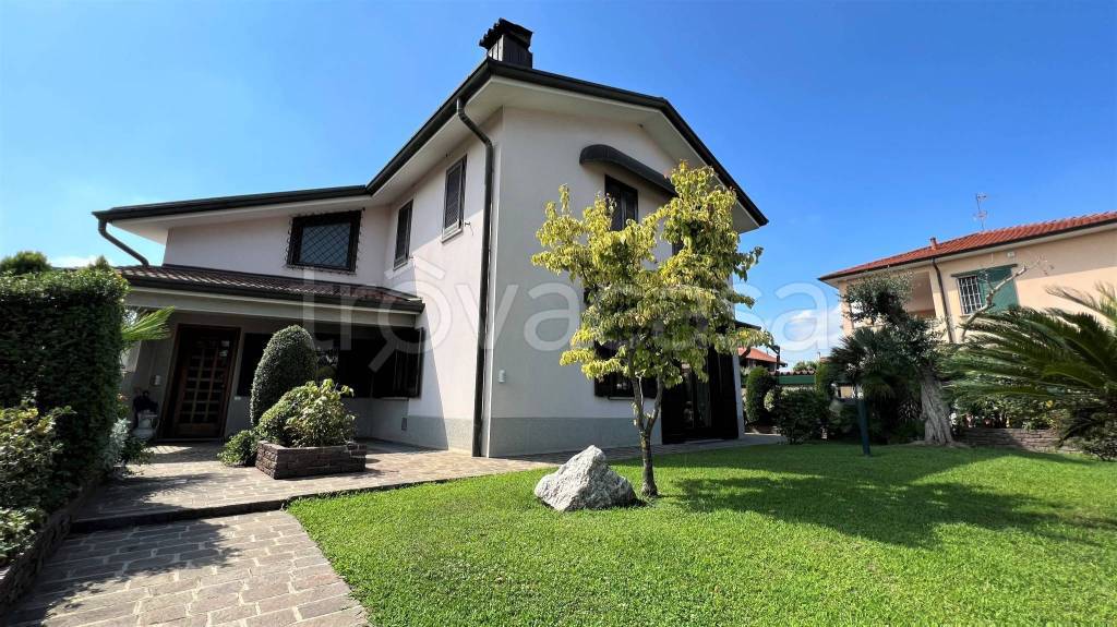 Villa in vendita ad Arluno