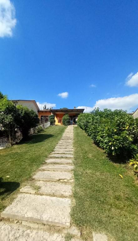 Villa Bifamiliare in vendita a Volta Mantovana via Colombara