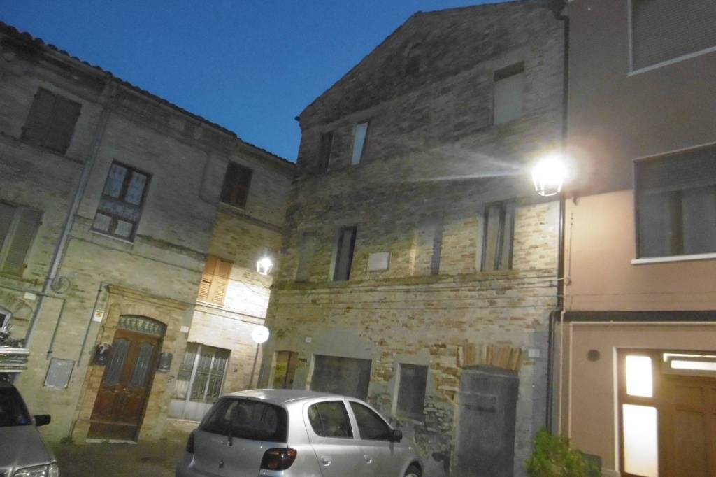 Casa Indipendente in vendita a Monte Urano piazza Cortile