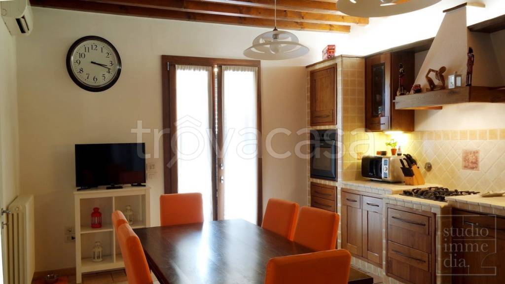 Casa Indipendente in vendita a Carmignano via Giuseppe Garibaldi