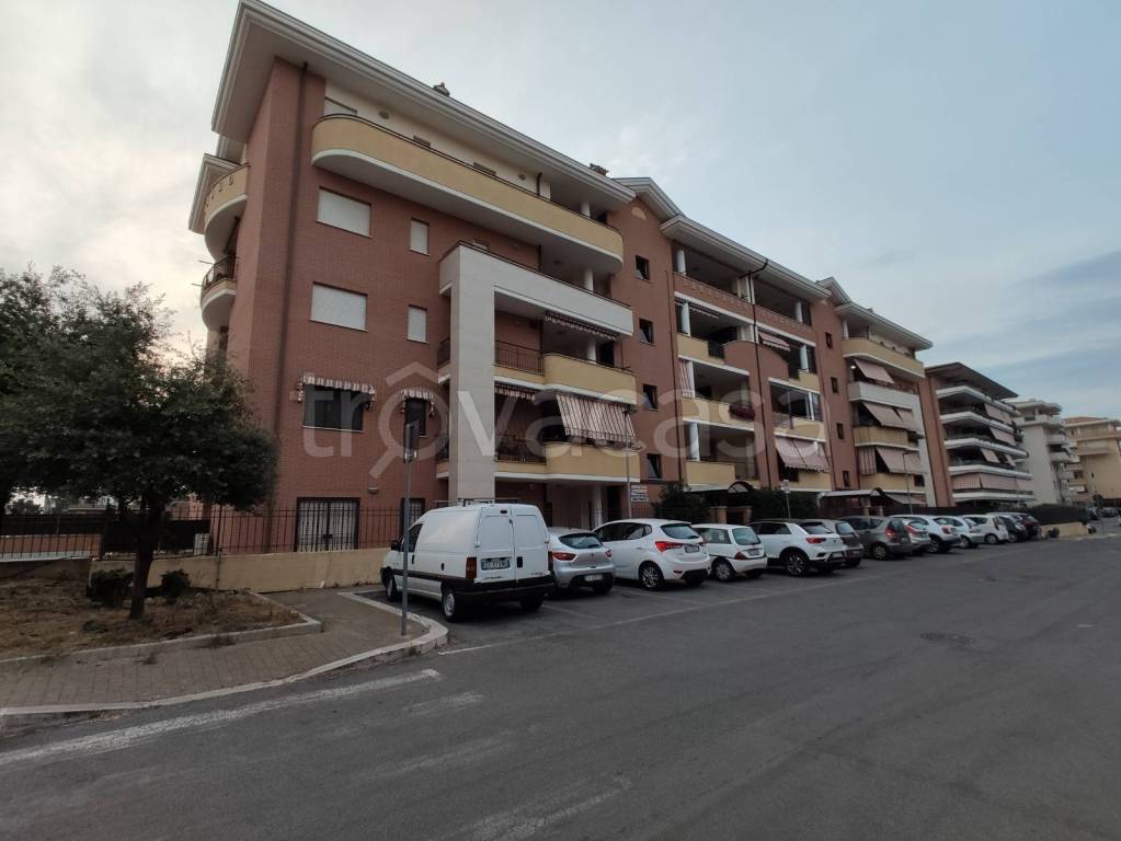 Appartamento in vendita ad Aprilia via Pola, 1