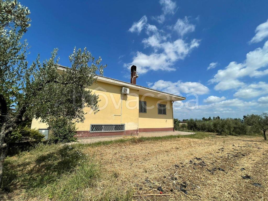 Villa in vendita ad Aprilia via Val Camonica, 9