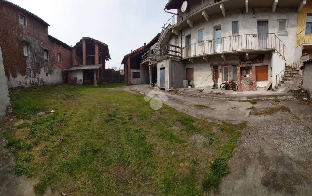 Rustico in vendita a Recetto via Camposanto, 1