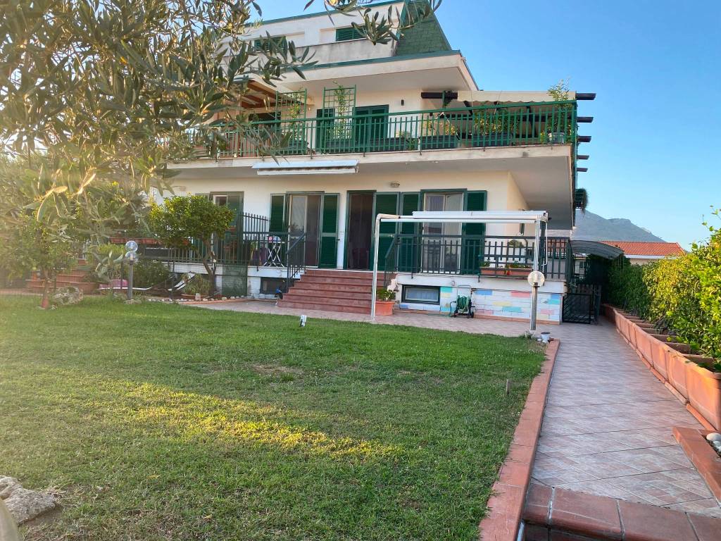 Appartamento in vendita a Minturno via Tore, 3