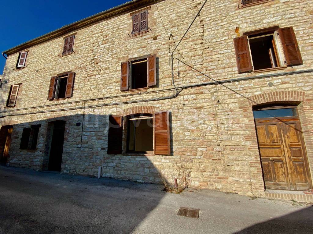 Appartamento in in vendita da privato a Fabriano frazione Moscano, 33