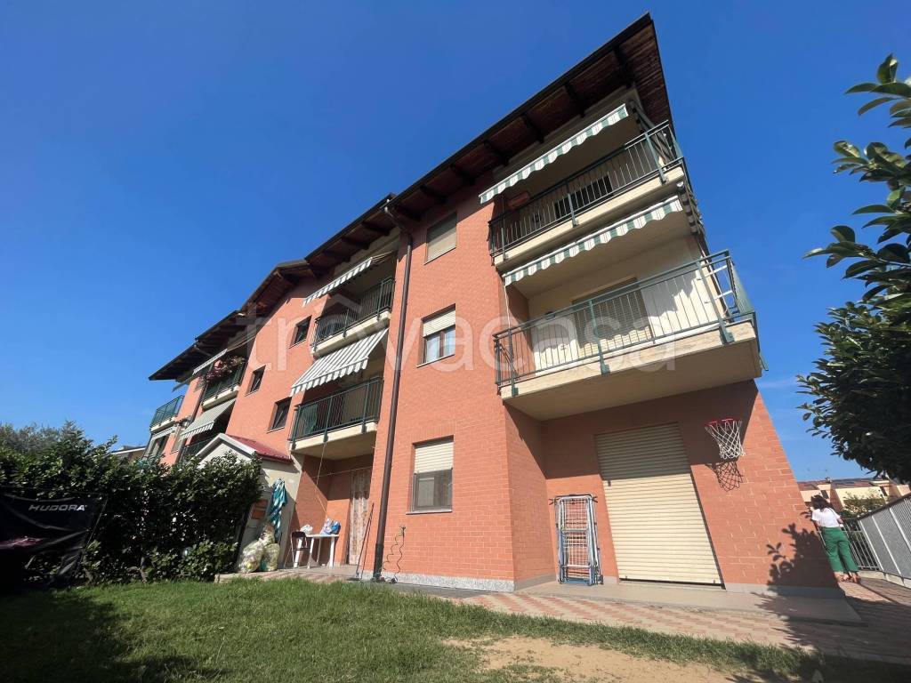 Appartamento in vendita a Carmagnola via Giovanni Arpino, 14