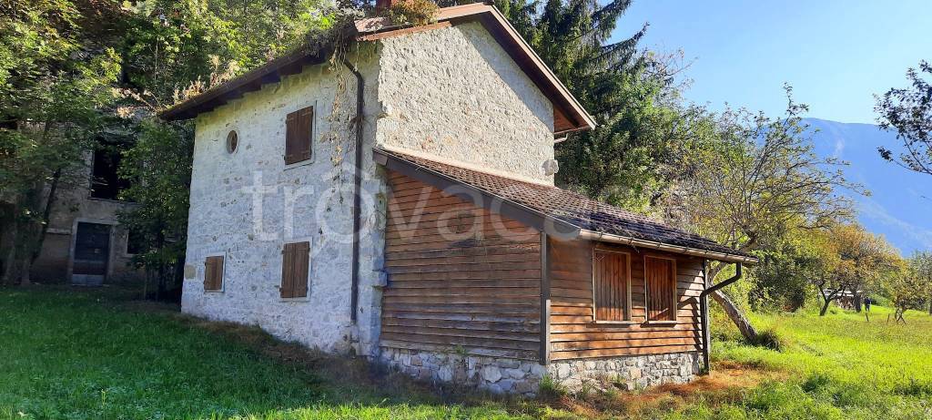 Rustico in in vendita da privato a Claut via Clautana, 23