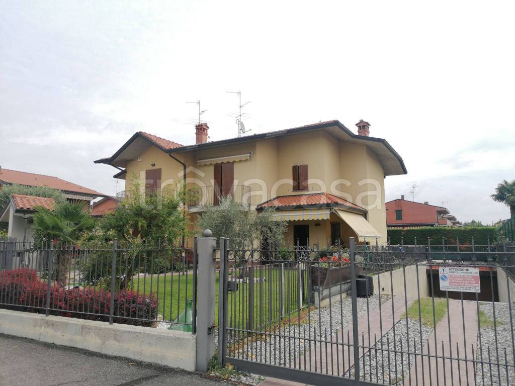 Casa Indipendente in in vendita da privato a Cavernago via Alessandro Volta, 16