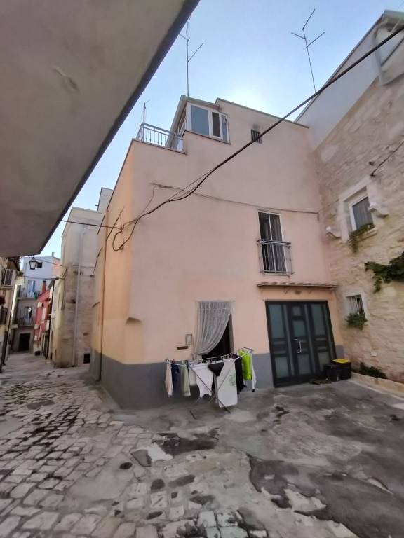 Casa Indipendente in vendita ad Acquaviva delle Fonti via Montavuto