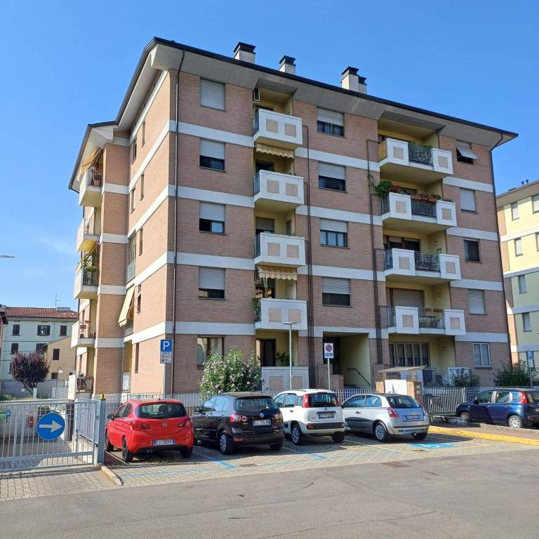 Appartamento in vendita a Parma via Brennero, 10