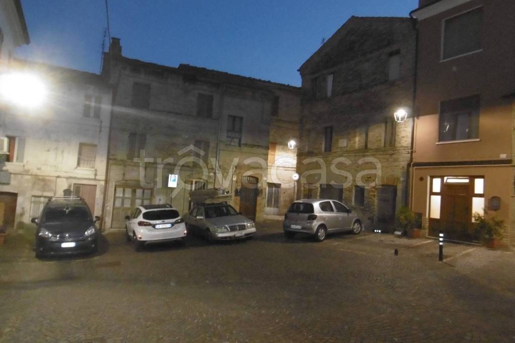 Casa Indipendente in vendita a Monte Urano piazza Cortile