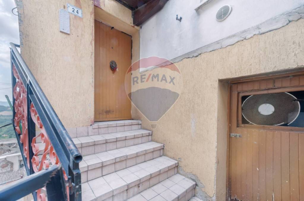 Appartamento in vendita a Civitaquana via portamonte, 34