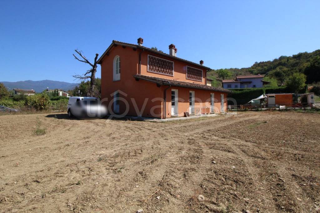 Rustico in vendita a Castelfranco Piandiscò via Massimo d'Antona