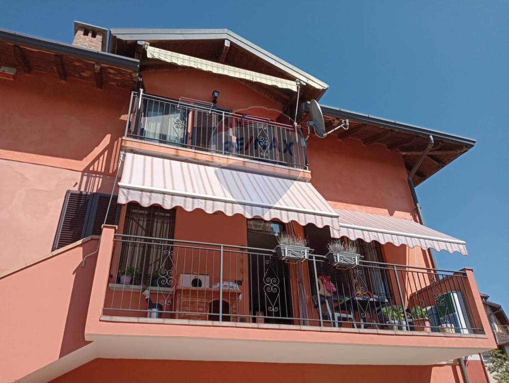 Casa Indipendente in vendita a Oleggio Castello