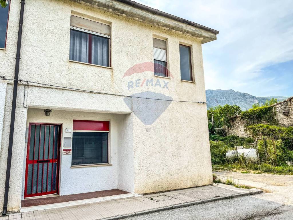 Appartamento in vendita a Cerro al Volturno via Vittorio Veneto, 12