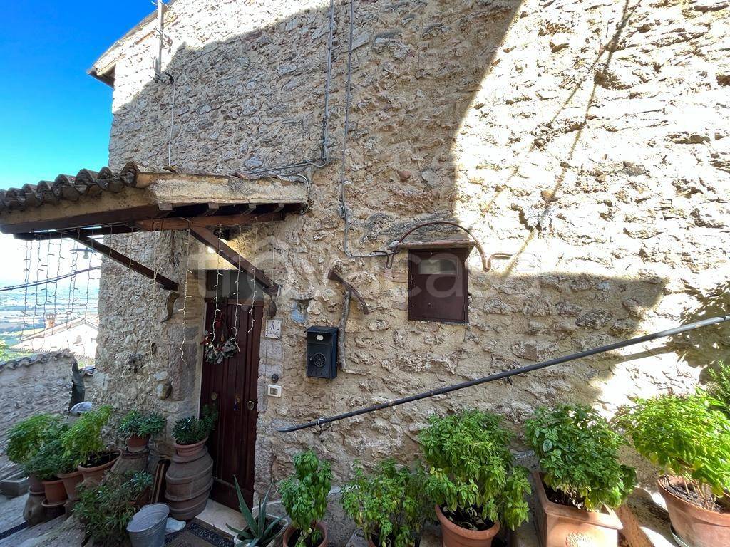 Casa Indipendente in vendita a Campello sul Clitunno via del Colle