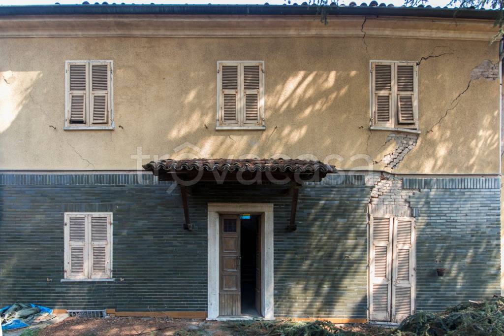 Intero Stabile in vendita a Tortona via alle Fonti, 18