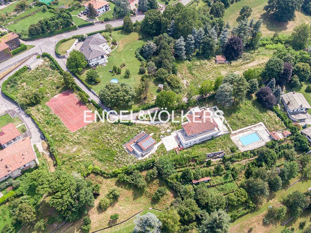 Villa in vendita a Castello di Brianza via Giuseppe Parini, 4