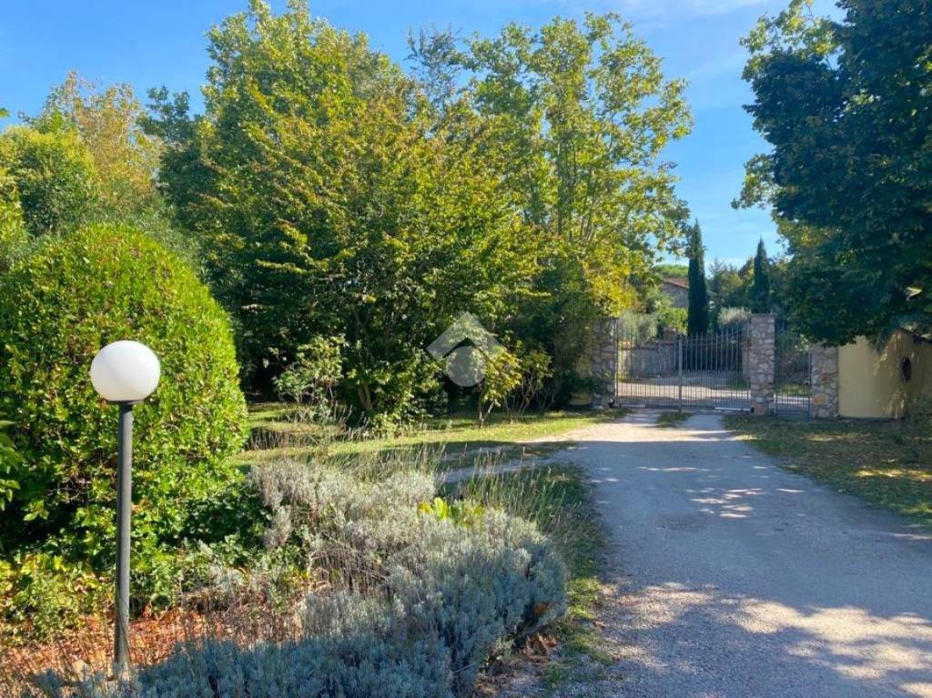 Villa Bifamiliare in vendita a Viterbo strada terme, 23