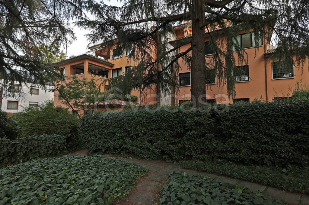 Appartamento in vendita a Bologna via Giovan Battista Gandino