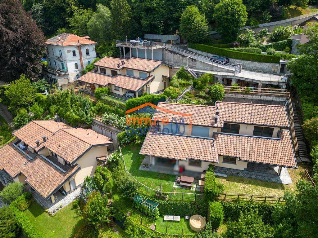 Villa Bifamiliare in vendita a Brunate