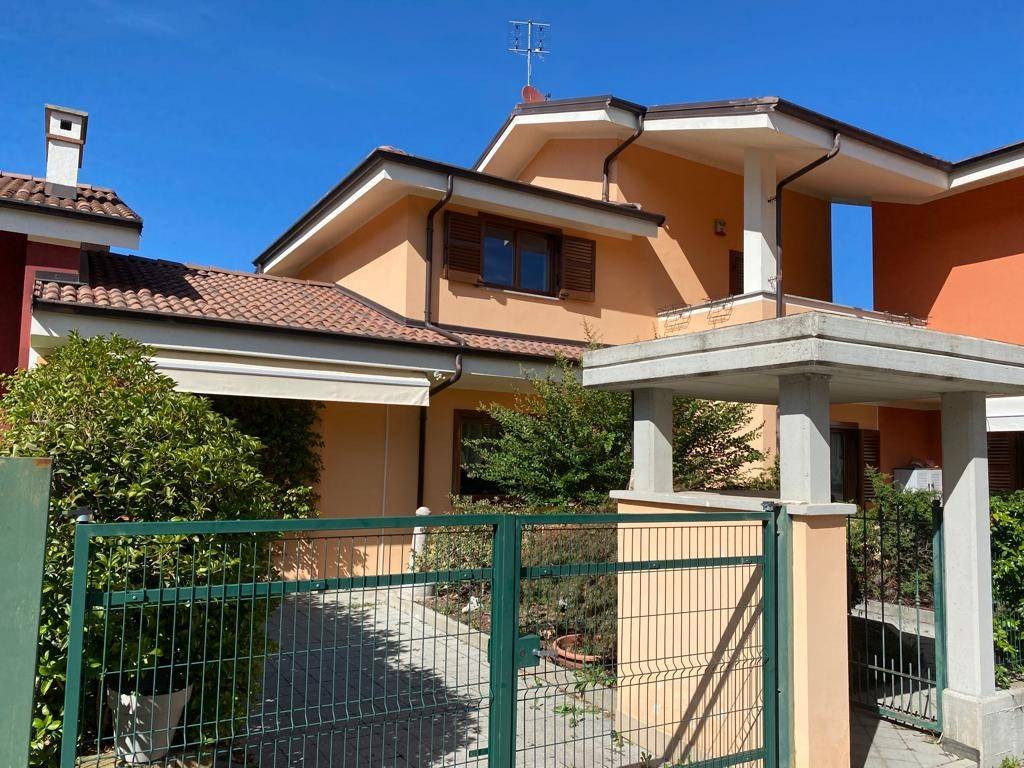 Villa in vendita a Vignolo via Massimo d'Azeglio, 10