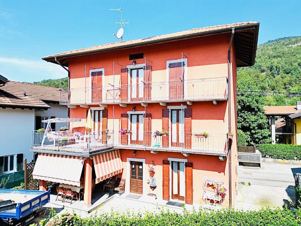 Villa in vendita a Cambiasca