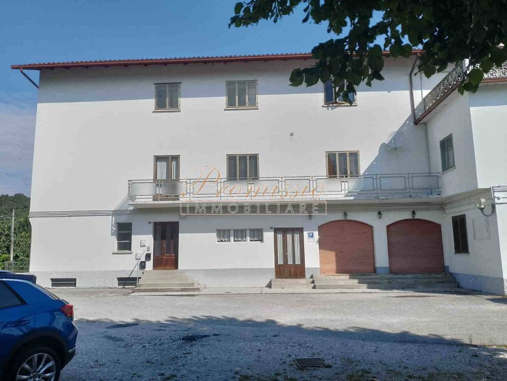 Intero Stabile in vendita a Torreano frazione Di Ronchis