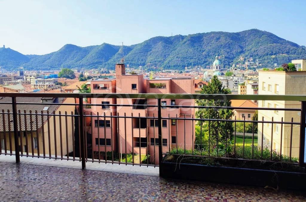 Appartamento in vendita a Como