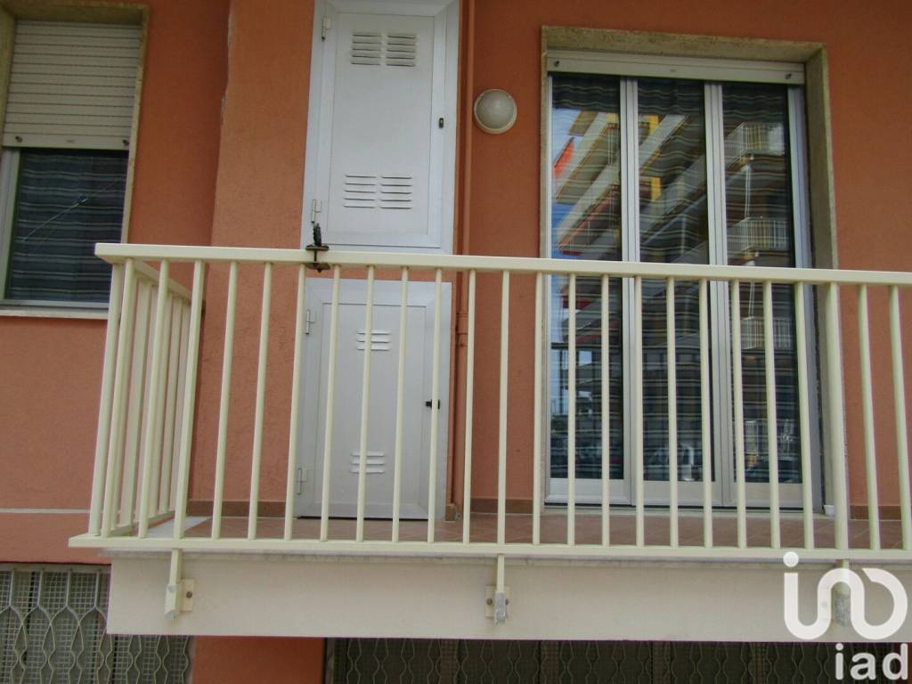 Appartamento in vendita a San Bartolomeo al Mare viale Lungomare delle Nazioni, 2