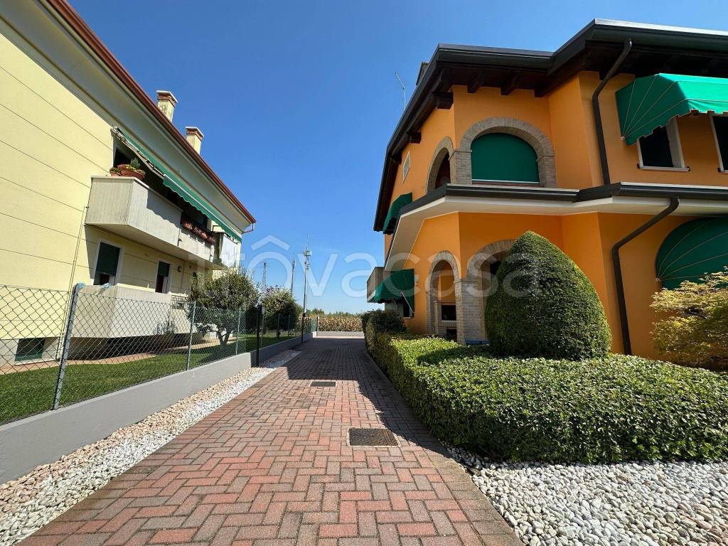 Villa Bifamiliare in in vendita da privato a Brugine via Tiziano Vecellio, 14