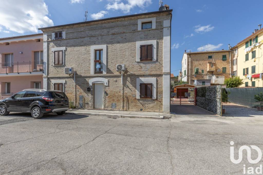 Casa Indipendente in vendita a Macerata via Raffaele Foglietti, 8